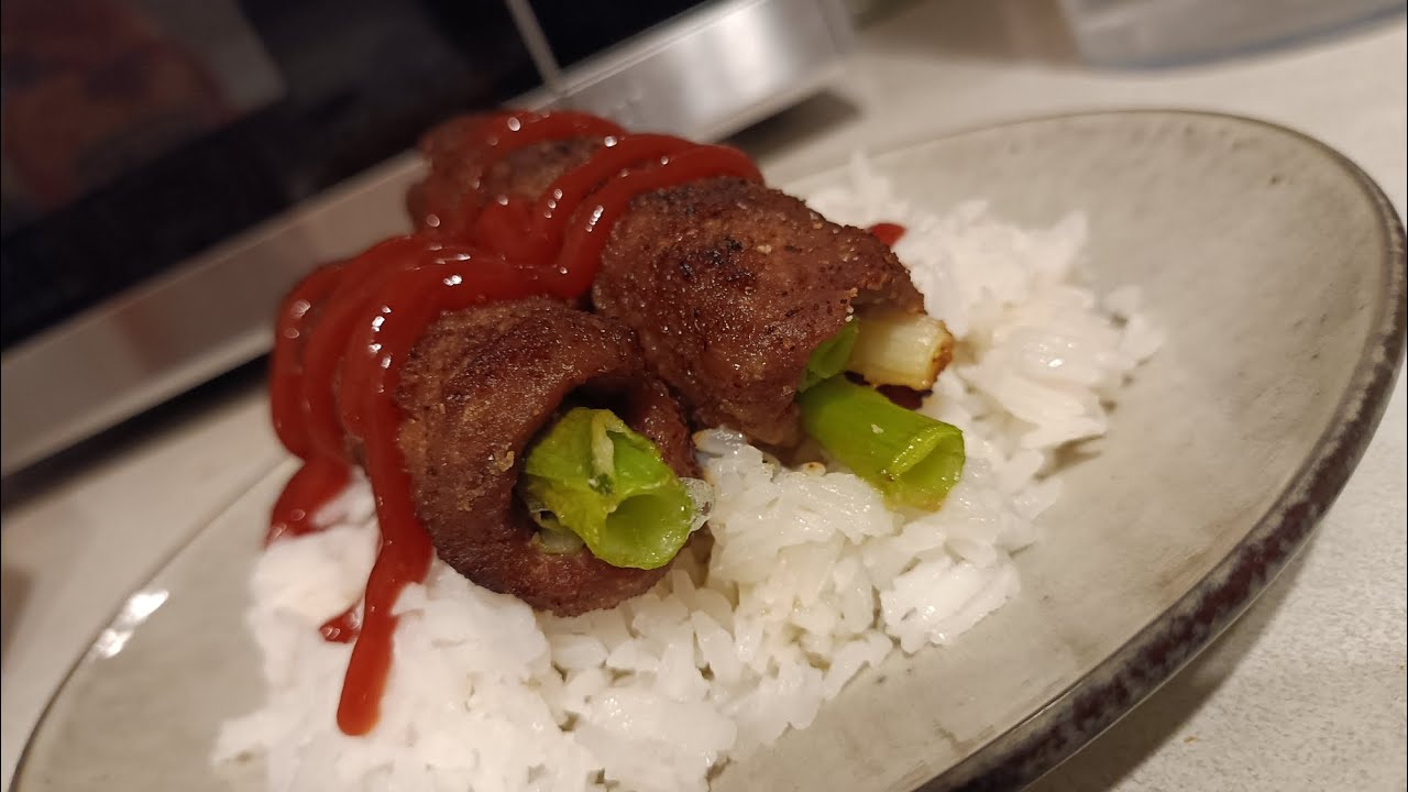 Food outside the box - Spring onion & Beef Rolls - YouTube