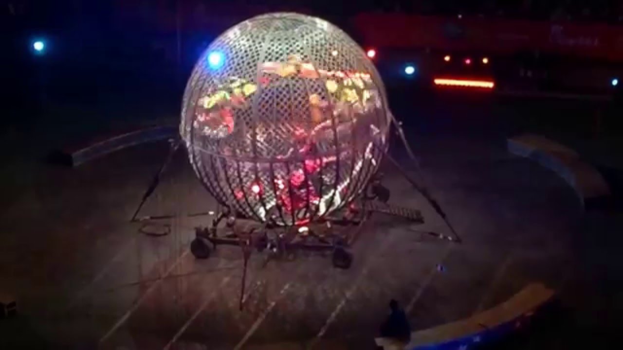 Amazing motorcycle stunt! Ringling Brothers Circus 1/29/16 Birmingham ...