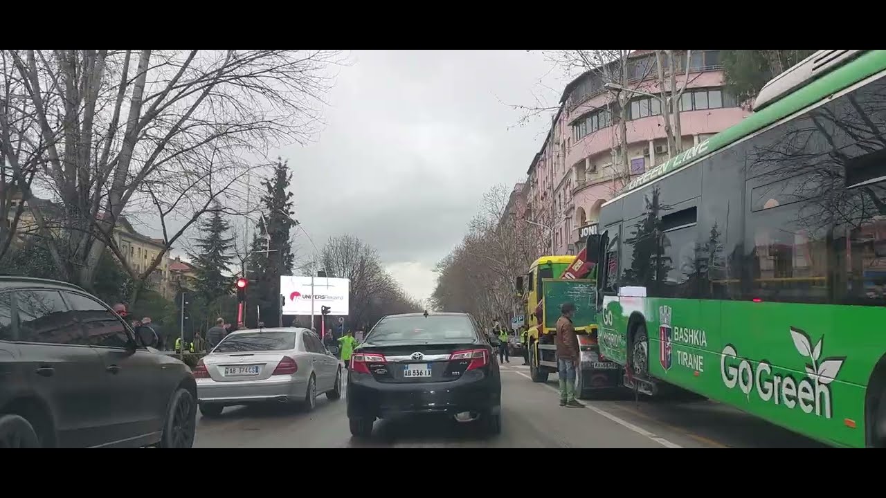 tirana sot,autobuzi godet disa makina,ndiqeni deri ne fund#aksidenti # ...