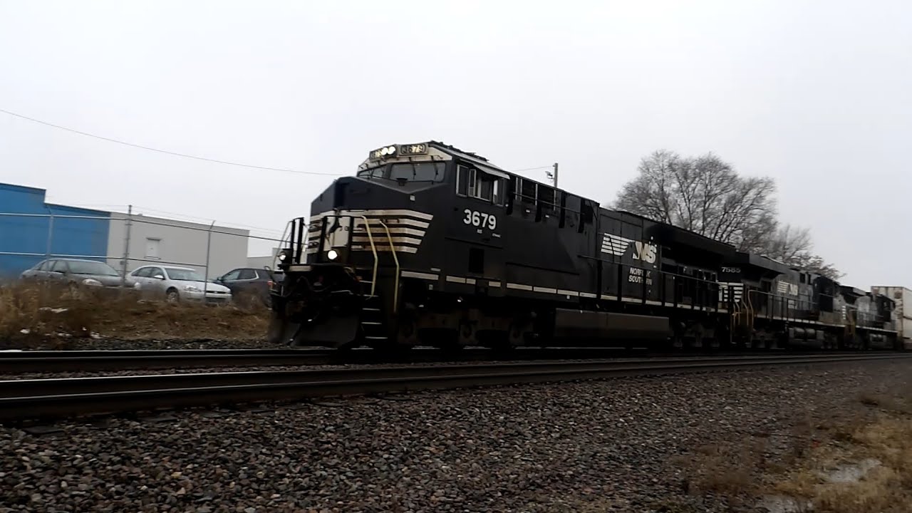NS Chicago line Kendallville Indiana - YouTube