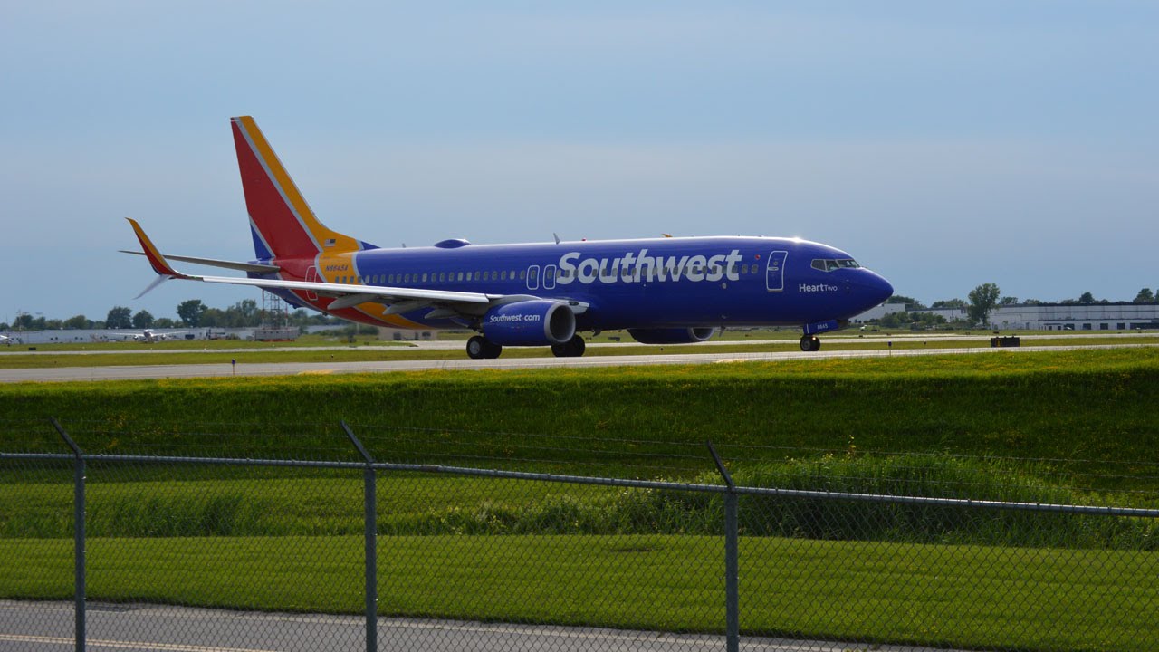 Plane Spotting @ Buffalo International Airport (KBUF) 6/22/15 - YouTube