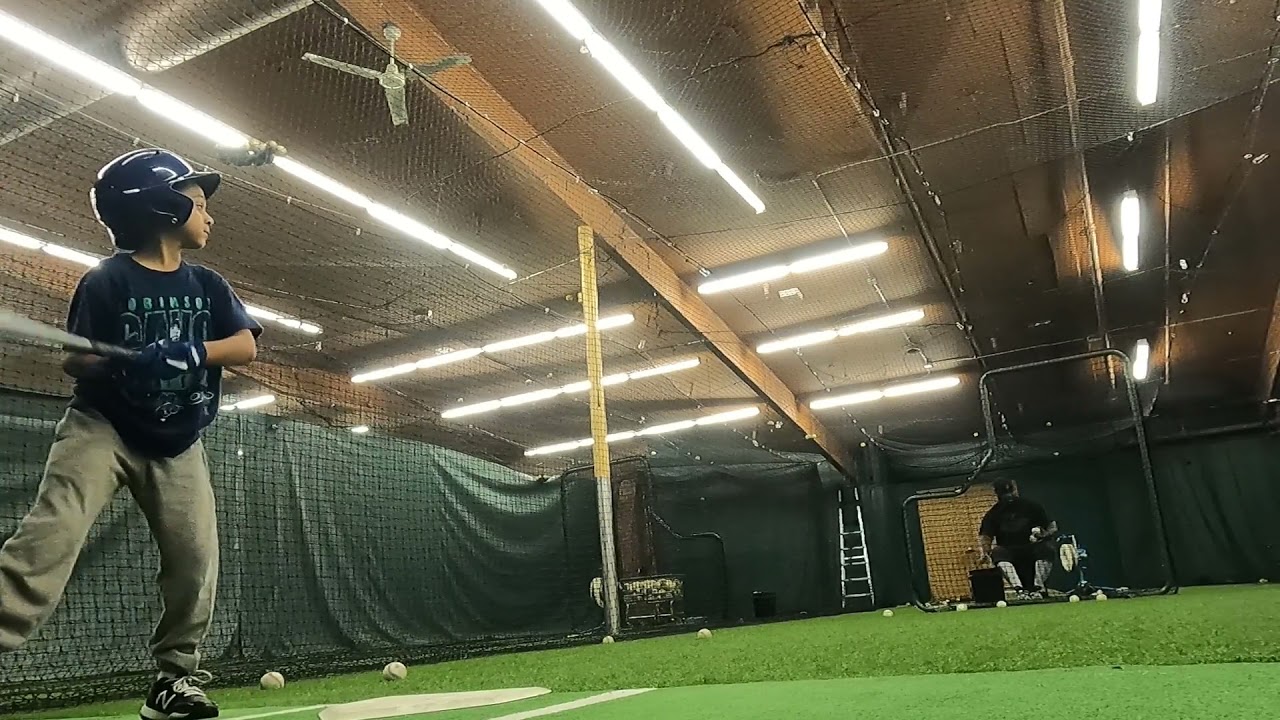 Hitting practice-hitting cage bombs! - YouTube