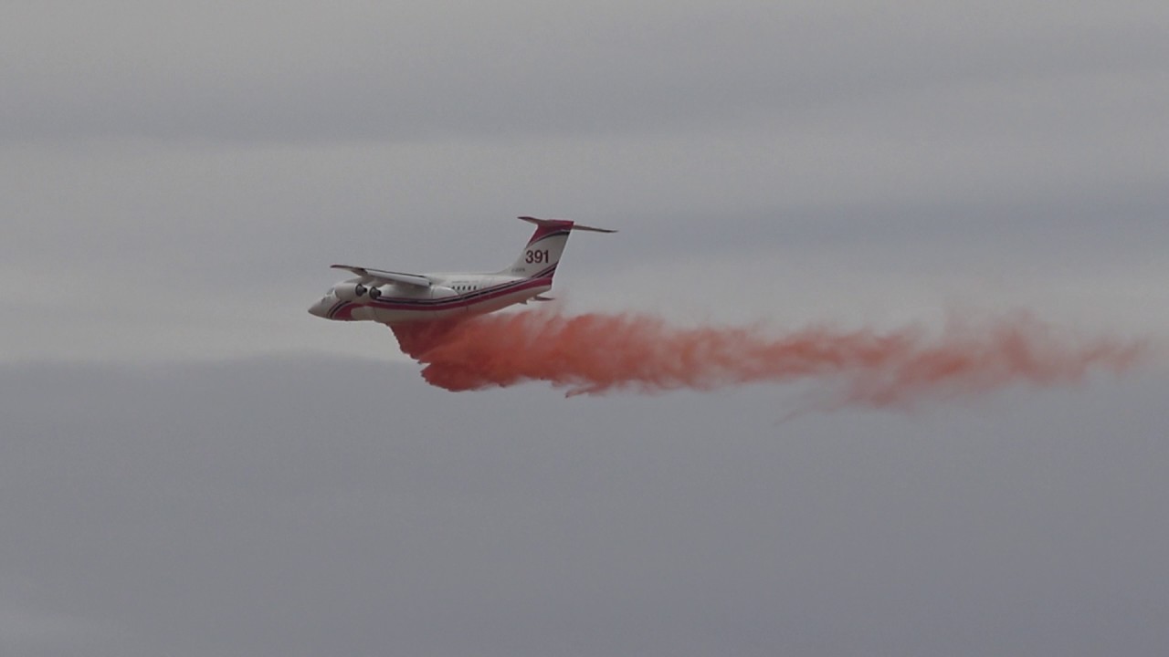 Conair Avro RJ85 Bomber391 Fire Retardant Drop Behind Avalon Airport ...