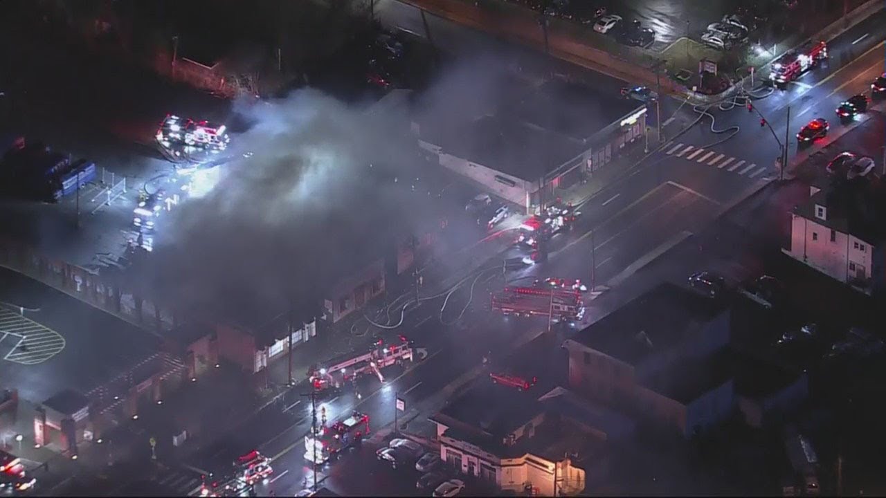 Firefighters battle blaze in Hyattsville | FOX 5 DC - YouTube