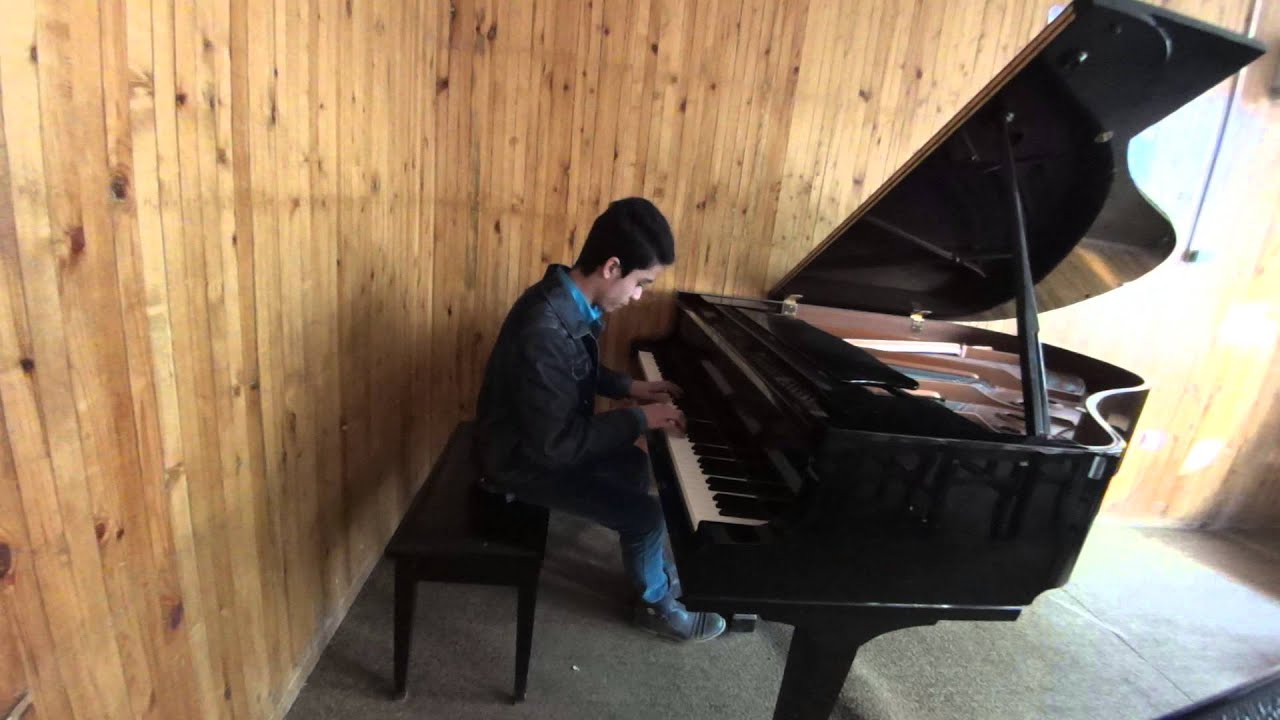 Elham Fanoos plays Bach prelude & fugue in a minor (Afghan Pianist ...