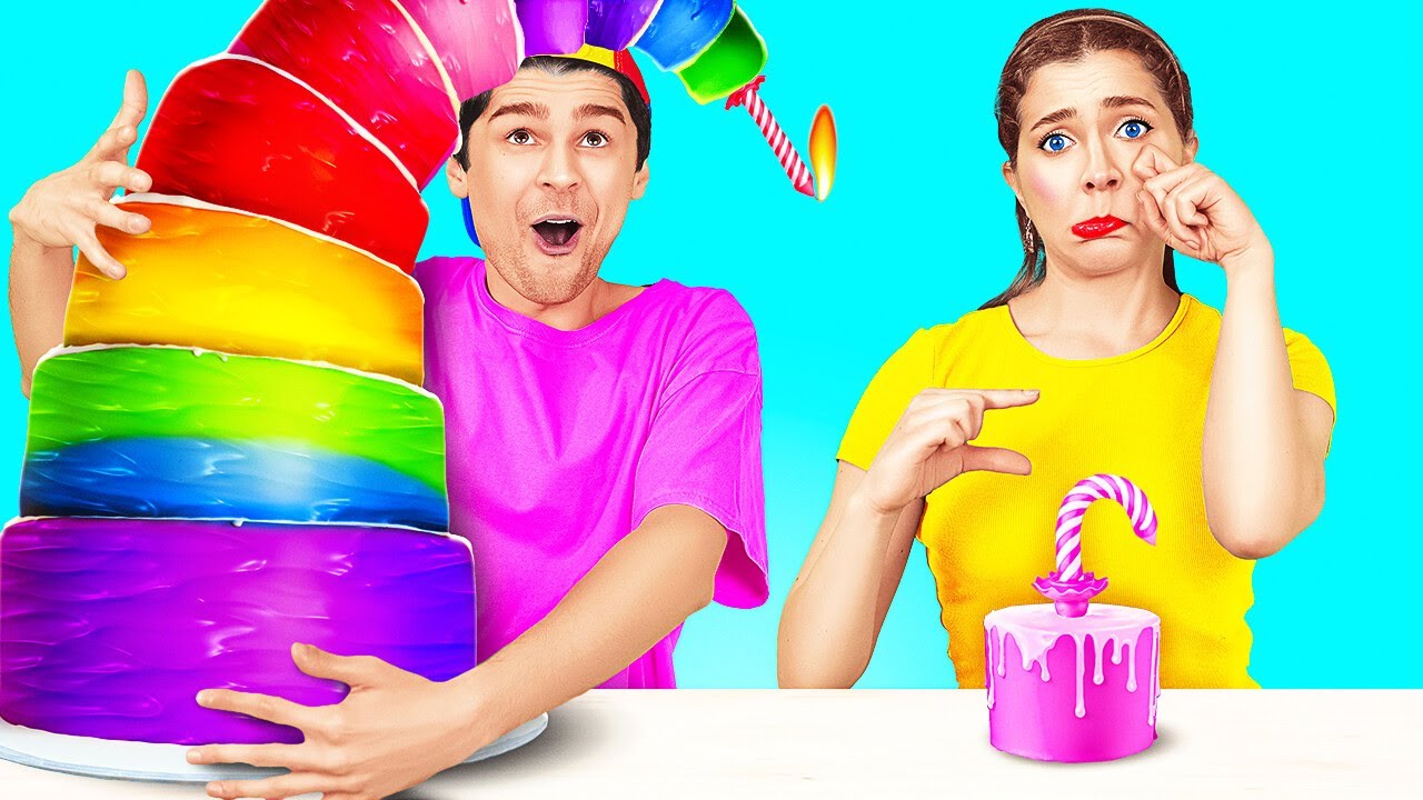 विशाल बनाम छोटा खाद्य चुनौती 🍰 गैजेट्स और 100 खाद्य परतों के साथ मजेदार ...