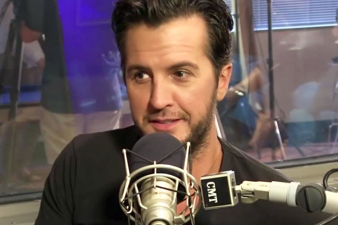 CMT Radio: *Spoiler Alert* Luke Bryan Will Not Get a Spray Tan - YouTube