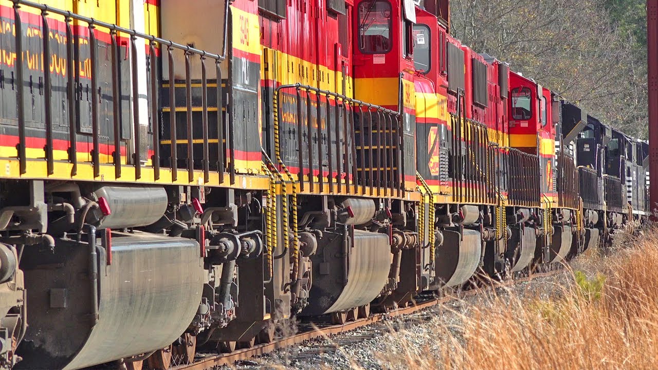 LINES OF LOCOMOTIVES – Stored Engines in Thomaston, GA - YouTube
