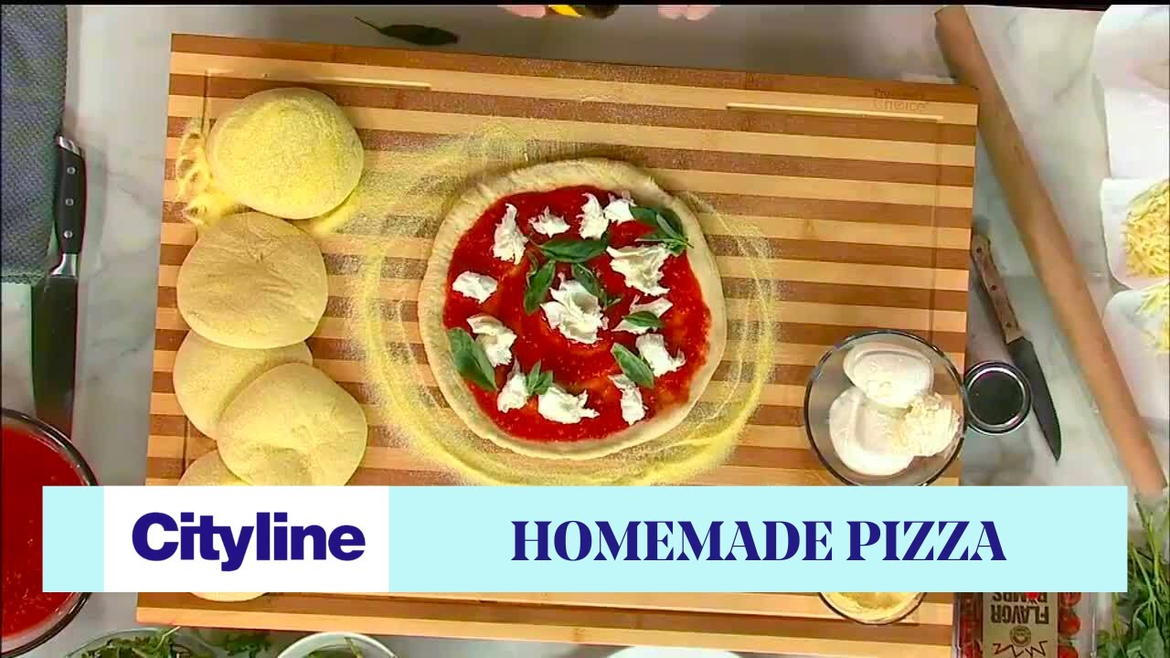 An expert's guide to make a homemade pizza - YouTube