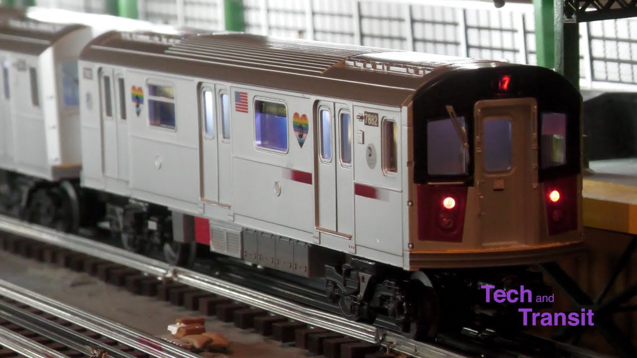 O Gauge New York City Subway: MTH R188 (7) Shuttle Train Action - YouTube