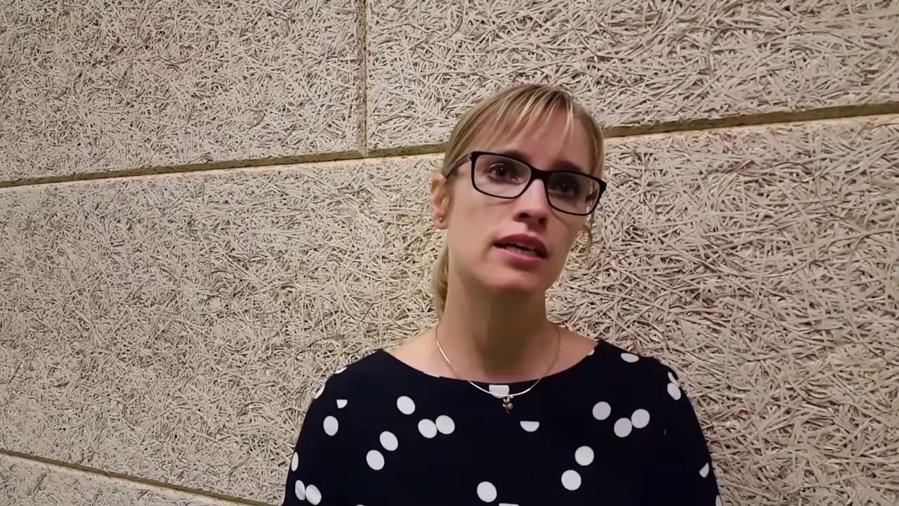 25-4-2017. Stephanie Lose besøgte Hodde Tistrup Hallen i aften. - YouTube