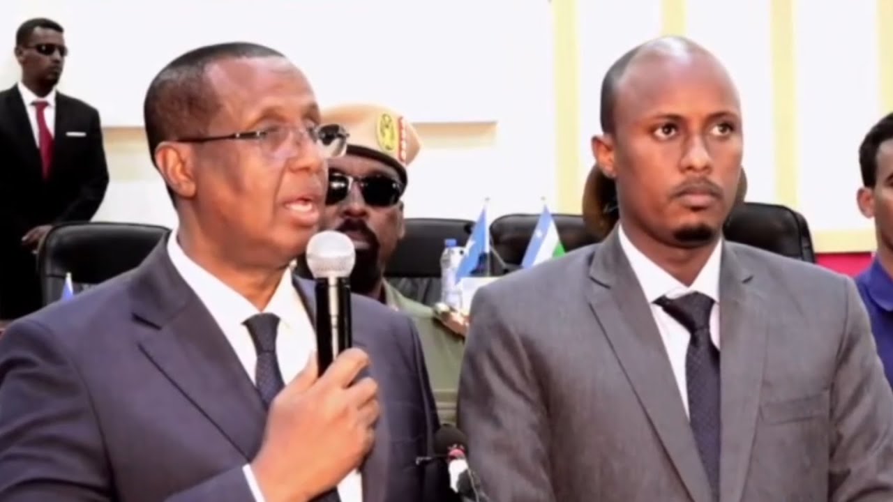 Ilyaas Cismaan Lugatoor oo loo dhaariyey Madaxwayne ku-xigeenka ...