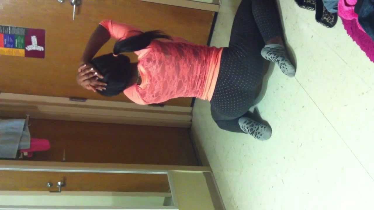 SIUC Girl Twerk In Neely Dorm #SIUC - YouTube