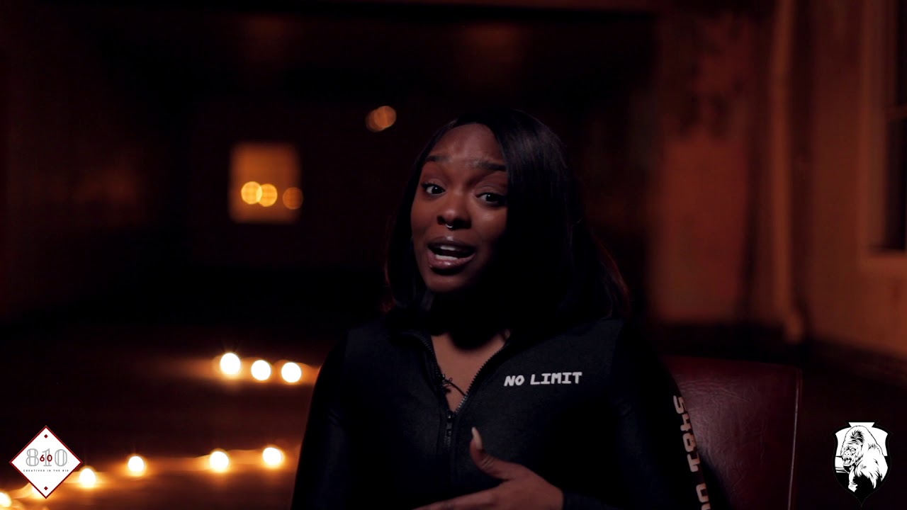 810/60 Nelle Nicole // Singer & Performer - YouTube