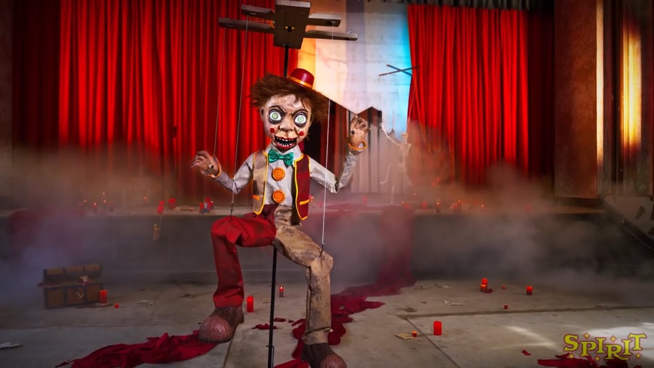 Bobby Strings Spirit Halloween 2024 - YouTube