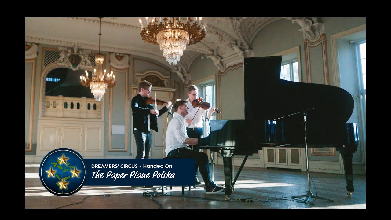 'The Paper Plane Polska' - Handed On - Dreamers' Circus - YouTube