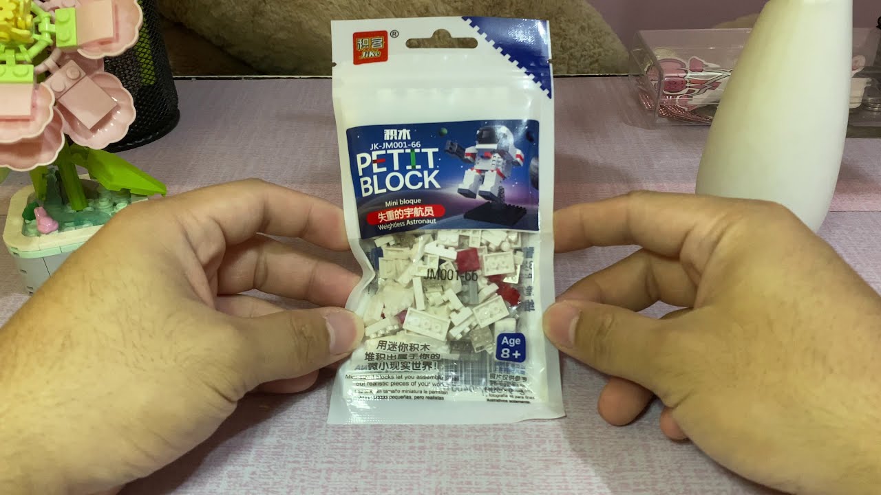 Petit Block Build - Weightless Astronaut - JK-JM001-66 - YouTube