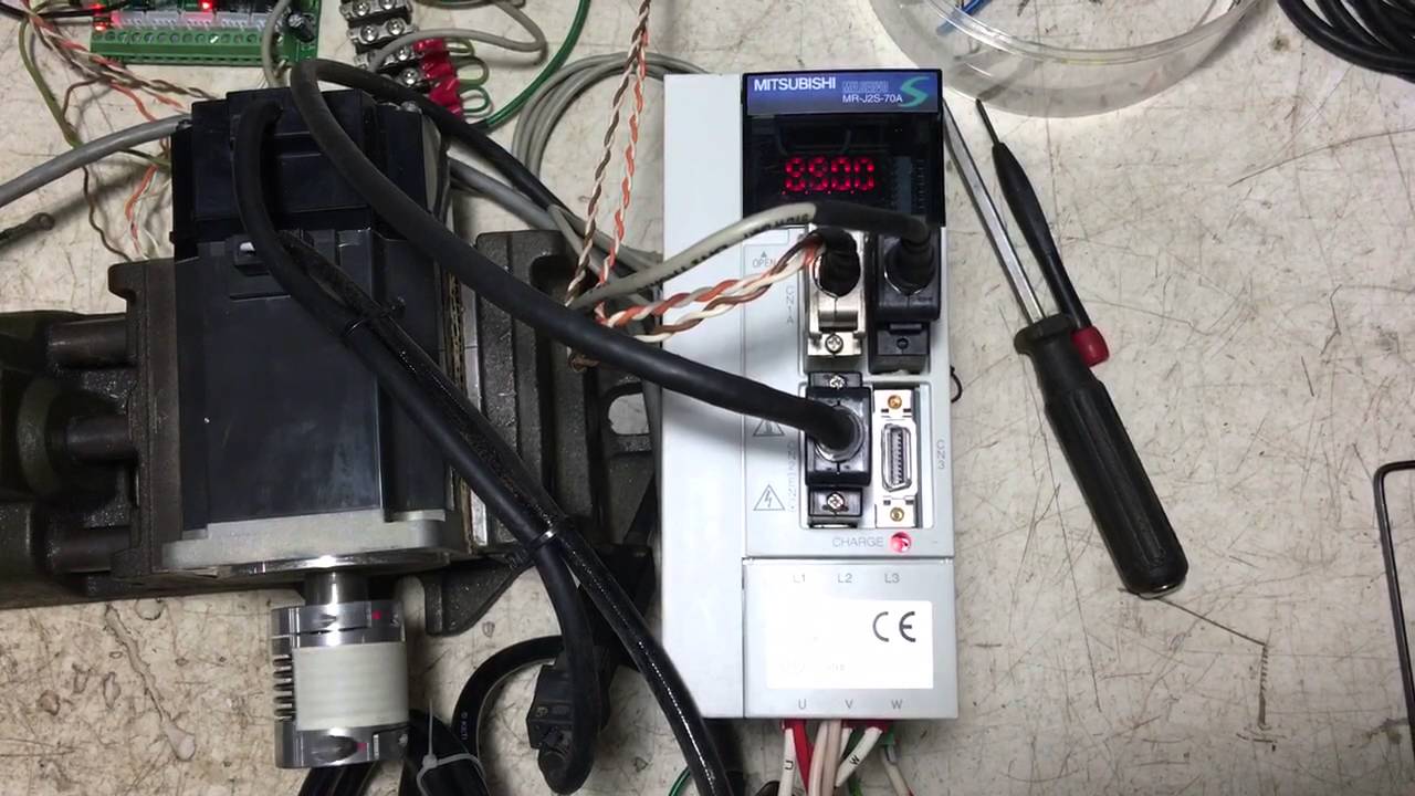 Mitsu MR-J2S-70A + HC-KFS73 - YouTube