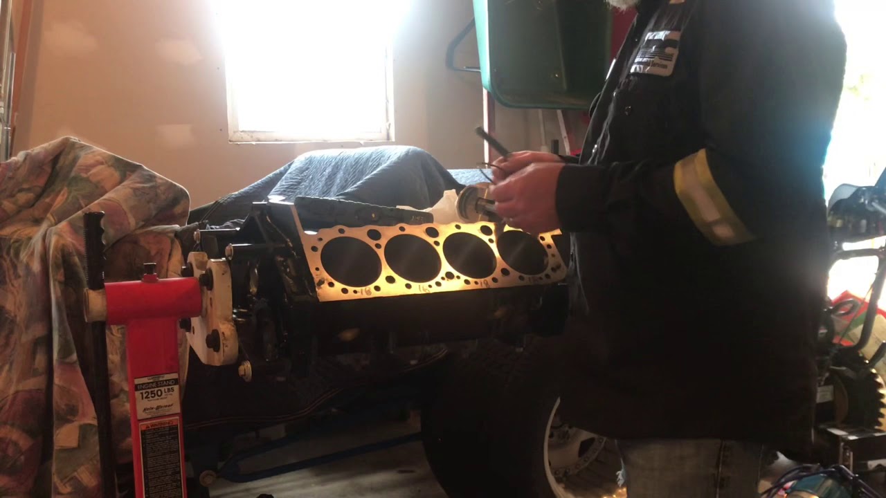 383 engine build part 5 - YouTube