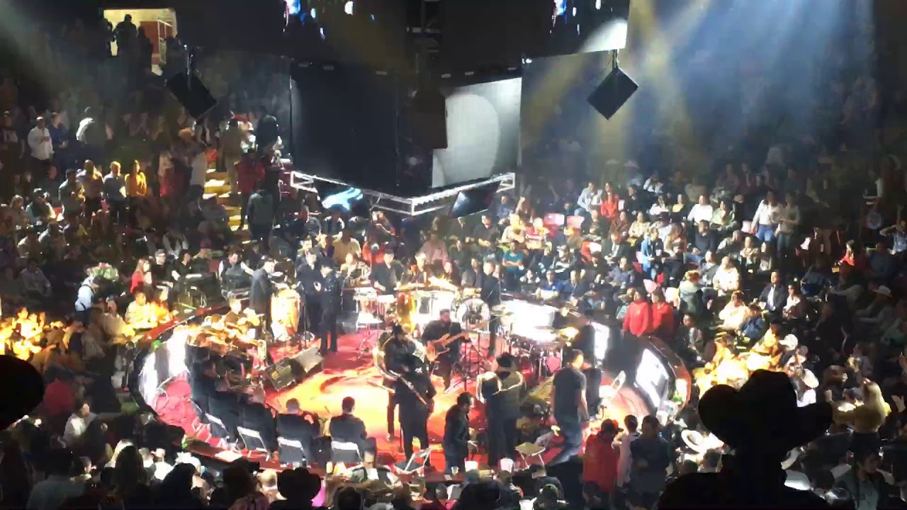 Aquí en jalitos mirando A julion Álvarez - YouTube