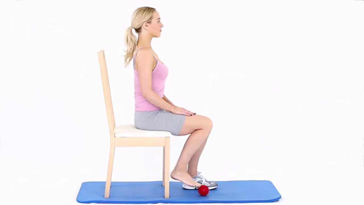 Spiky ball plantar fascia massage sitting - YouTube