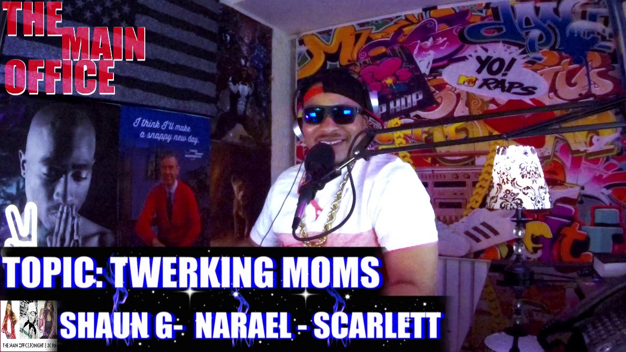 Twerking Moms Embarrassing Mother Twerks At Her Sons Graduation Wow