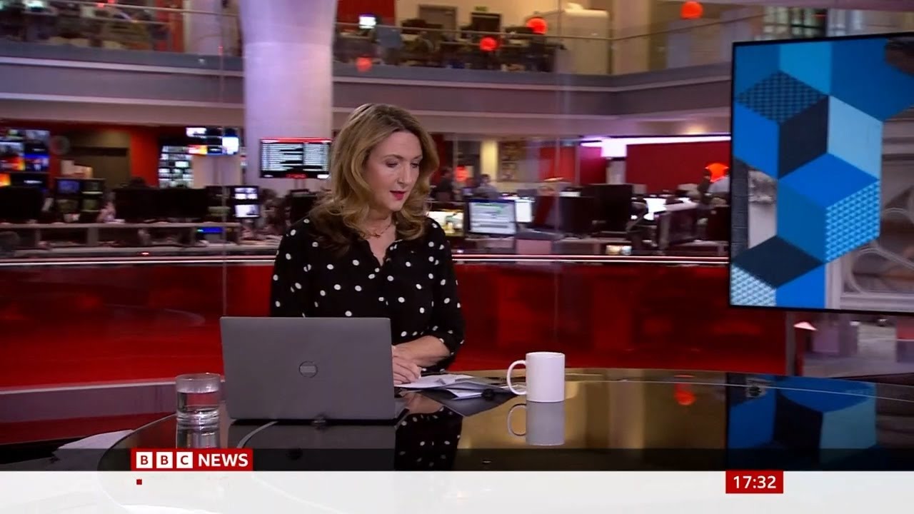 Camera Blooper: BBC News Headlines 1730BST 15th July 2022 HOTH - YouTube