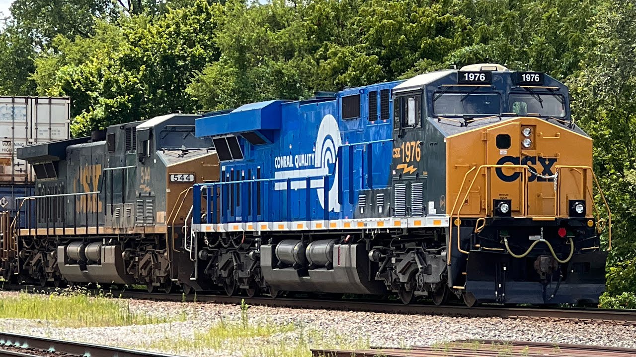 CSX 1976 Coming up to the Crossing and Stops right in front of us ...