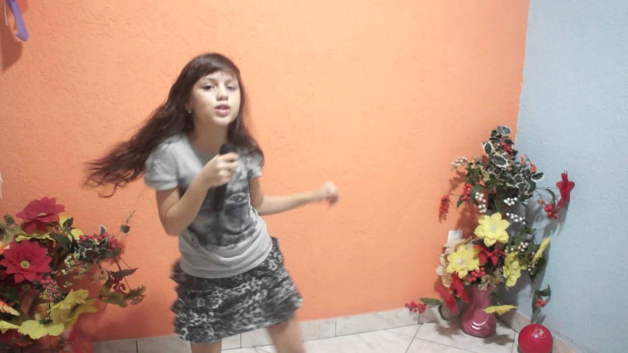 Ludmila Dançando Musica Da Anitta Youtube 5613