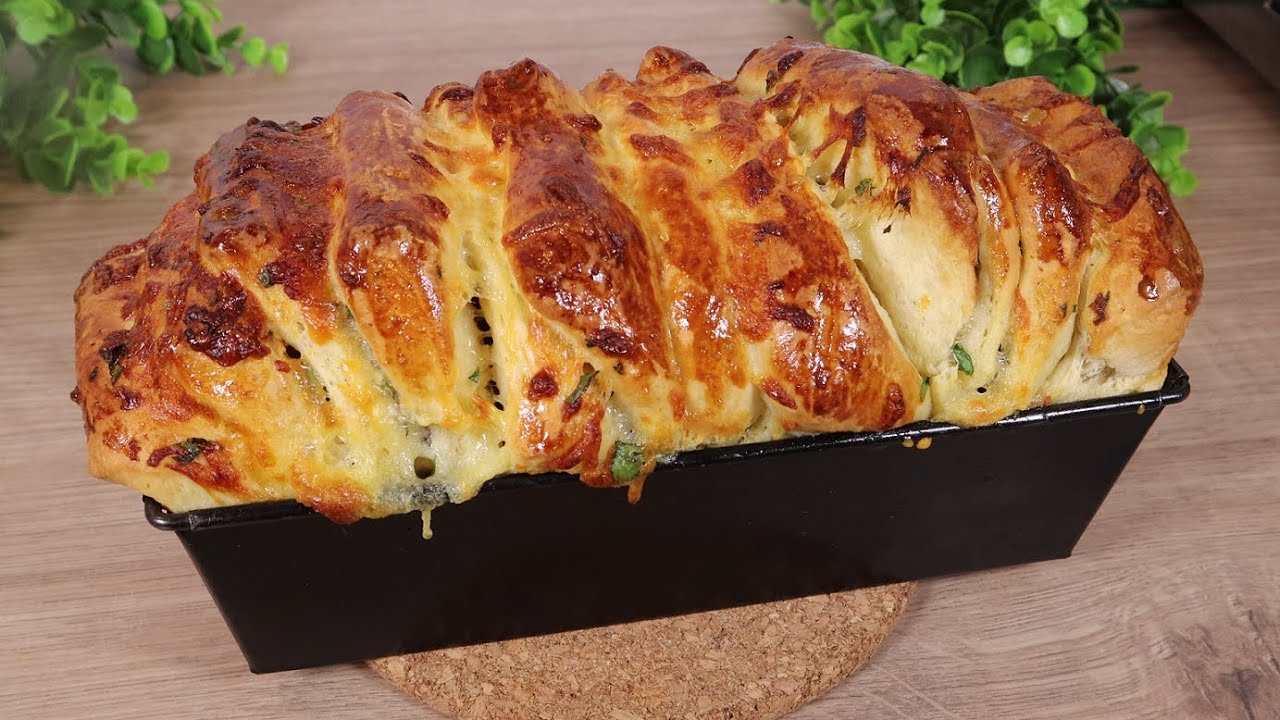 Fluffy and Soft, Cream Cheese Garlic Bread Recipe. The Whole Family ...