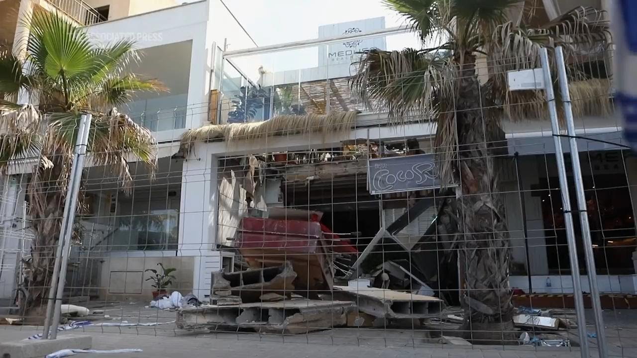 Aftermath of building collapse in Palma de Mallorca - YouTube