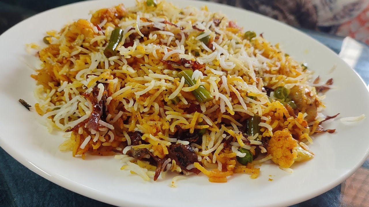 HOW TO MAKE VEGETABLE BIRYANI | हैदराबादी दम बिरयानी | Krishna Kitchen ...