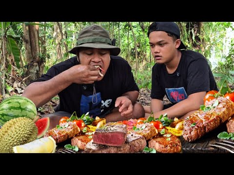 Mukbang steak wagyu salat paprika hidangan mewah hasil alam 