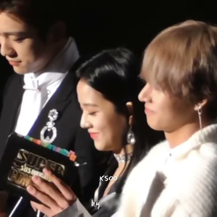 Vsoo cute blushing moments 😍😳🤭 #jisoo #kimtaehyung #vsoo #taesoo - YouTube