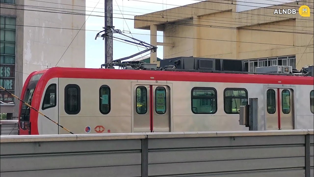 LRT-1 4th Generation LRV Trainset 1 and 2 in Monumento Pocket Track ...