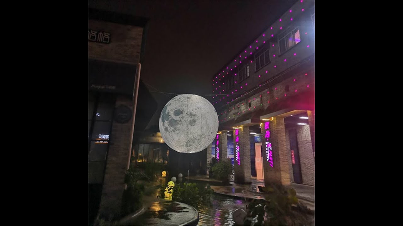 Giant inflatable led lighting moon Air planets Inflatable moon planet ...