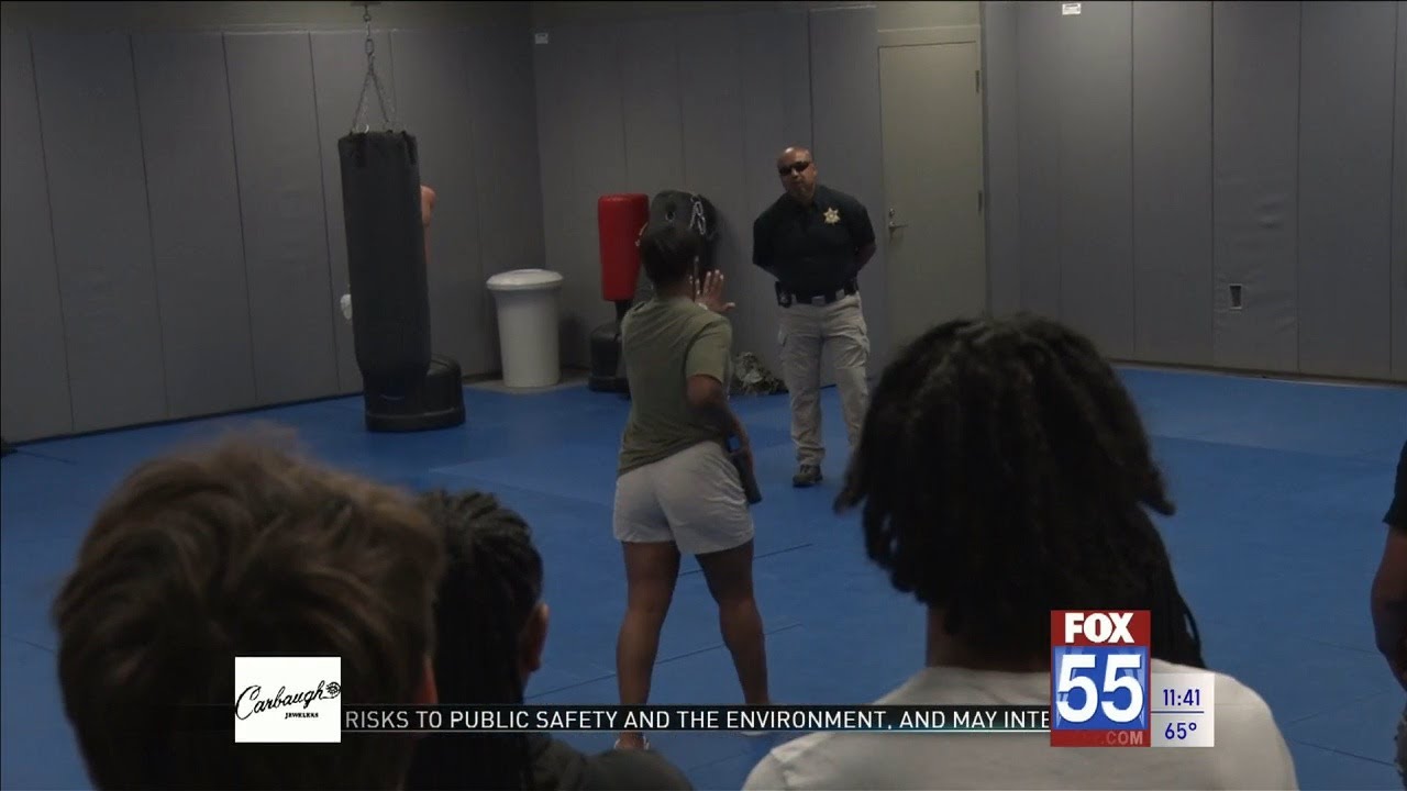 FWPD puts students through use-of-force training - YouTube