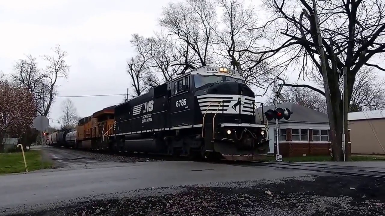 4/22/18 - NS SD60M 6785 leads NS 168 at Centralia, IL - YouTube