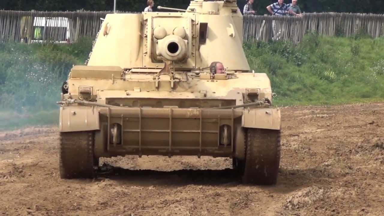 Duxford tanks, another look at the Akatsiya, 2S3 Howitzer. - YouTube