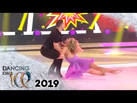 Lina Larissa Strahl erhält viel Lob nach energiegeladener Kür | FINALE | Dancing on Ice | SAT.1