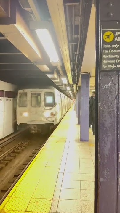 IND 8th Ave Line: R46 (A) train at Chambers Street - YouTube