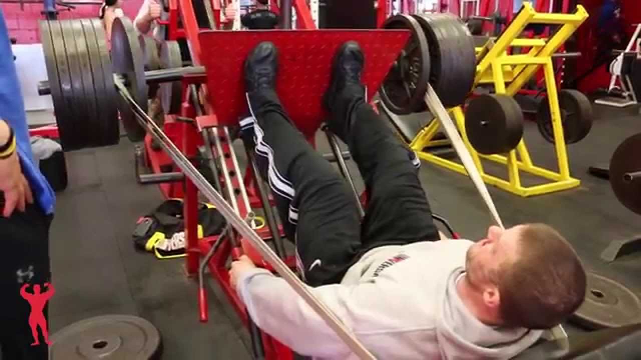 IFBB Pro Bodybuilder Chris Tuttle Trains Legs - YouTube
