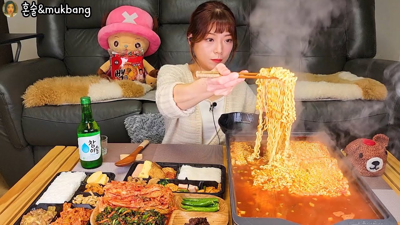 [MUKBANG] 처음 맛보는 "빽라면" ♥ 백종원도시락, 김치, 부추김치 ft. 소주 [ Spicy Ramen & Kimchi ...