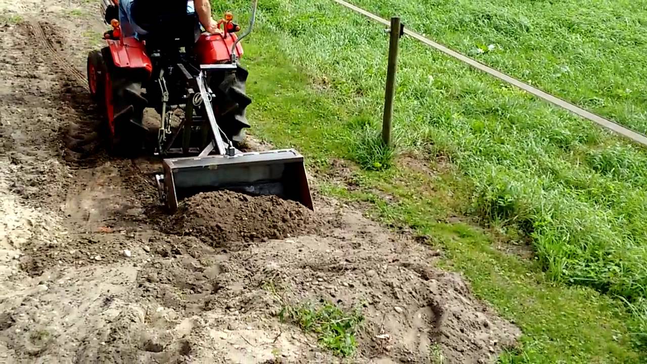 Kubota B7000 rear end loader Part 1 (scooping some dirt) - YouTube