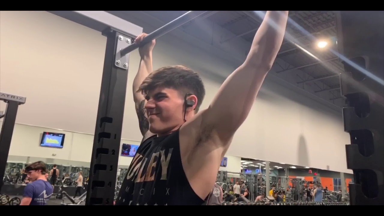Crazy shoulder workout with the homies - YouTube