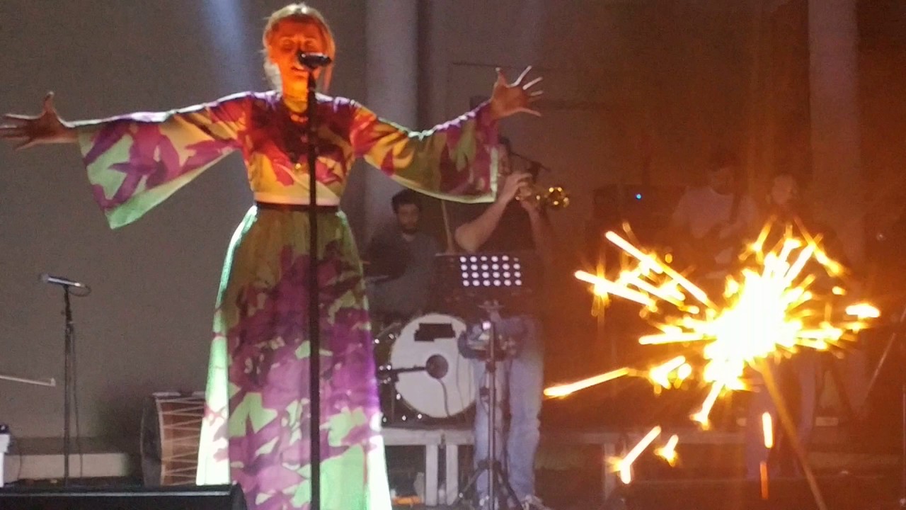 ΕΝ ΛΕΥΚΩ | ΝΑΤΑΣΣΑ ΜΠΟΦΙΛΙΟΥ | 27.05.17 - YouTube