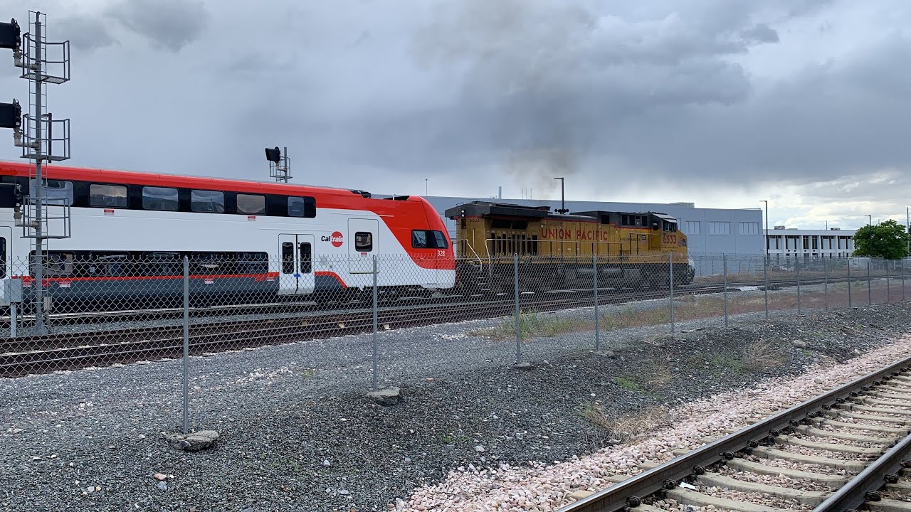 UP #6533 leads Caltrain EMU delivery 5/20/24 - YouTube