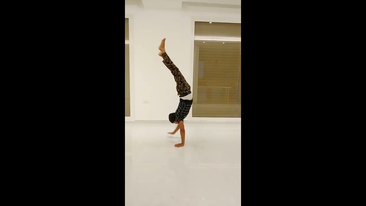 How to learn HandStand walking Tutorial in hindi | हाथाे पर चलना सीखे ...