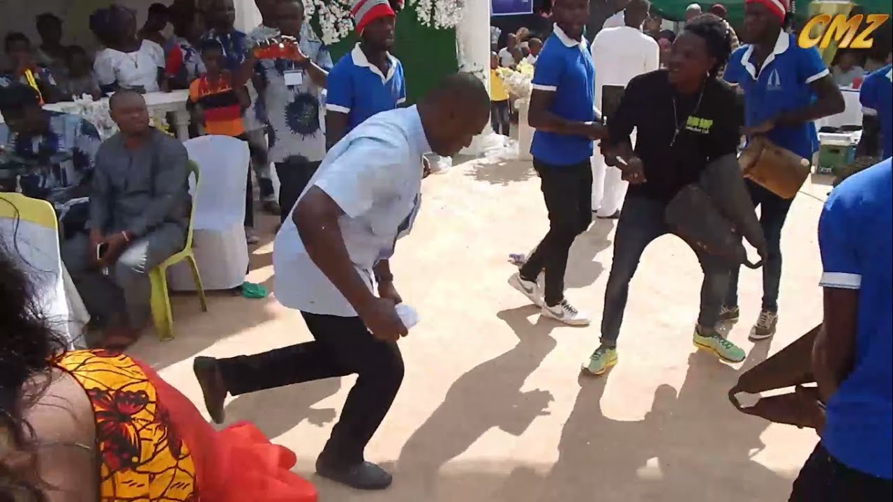 CATHOLIC PRIEST DANCING UNTO GOD IN OGENE STYLE.. OGENE TRANSFORMATION ...