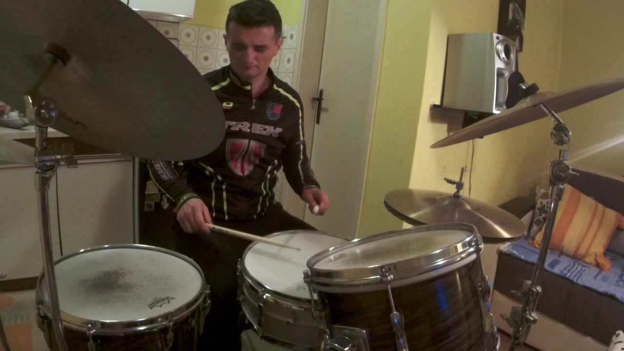 Max Roach/For Big Sid/Miodrag Milovanov Drums/"left handed drummer playing right handed kit ...